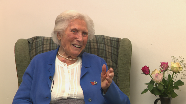 Unseen images of code breaking computer that helped win WW2 - BBC News