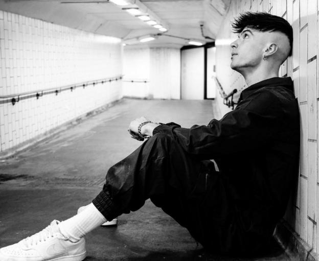 Ren: Welsh rapper's album Sick Boi is surprise number one - BBC News