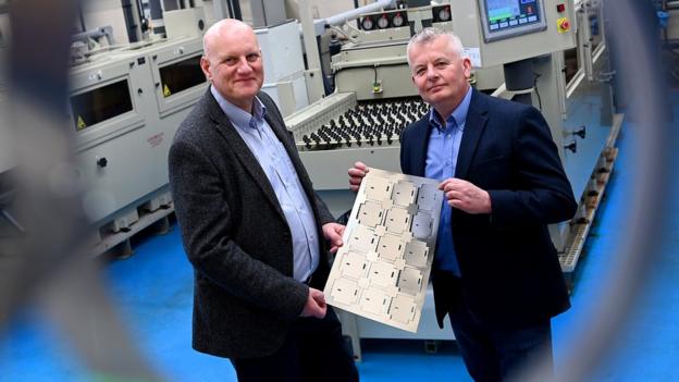Why firms are bringing their manufacturing back home - BBC News