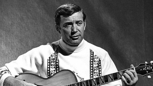 In pictures: Val Doonican - BBC News