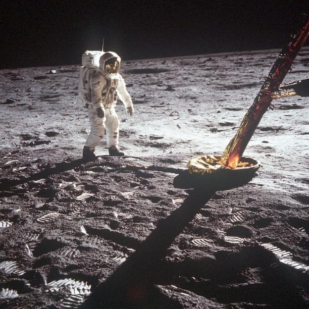 Project Artemis: UK signs up to Nasa's Moon exploration principles ...