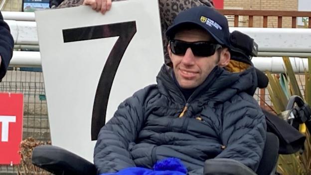 Motor neurone disease: Jason Bowen on his MND diagnosis - BBC News