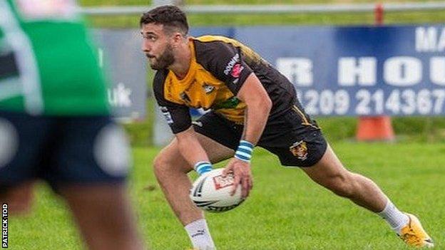 Jake Lloyd: Cornwall sign utility player as League One side's squad ...