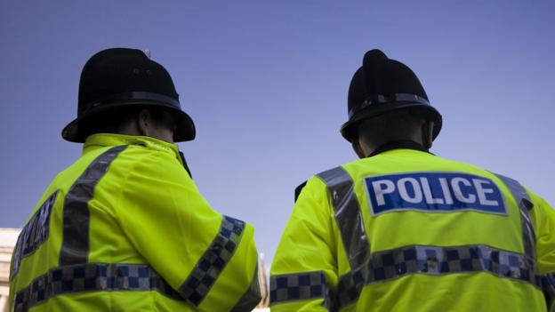 Police to attend burglaries within an hour, under new rules - BBC News