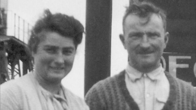 Pegasus Bridge Café family to toast D-Day liberators - BBC News