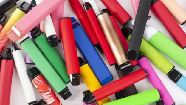 Vaping: Irish government approves plans to ban disposable vapes - BBC News