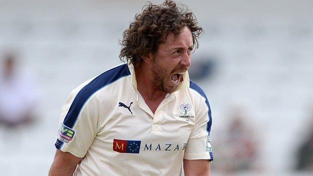 County Championship: Sidebottom inspires Yorkshire victory - BBC Sport