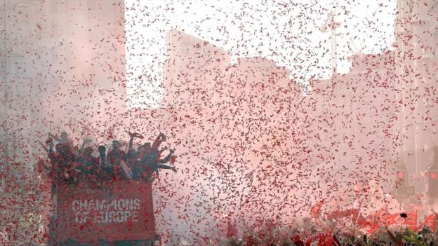 Champions League: Crowds number 750,000 at Liverpool parade - BBC News