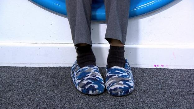 The schools swapping shoes for slippers - BBC Newsround