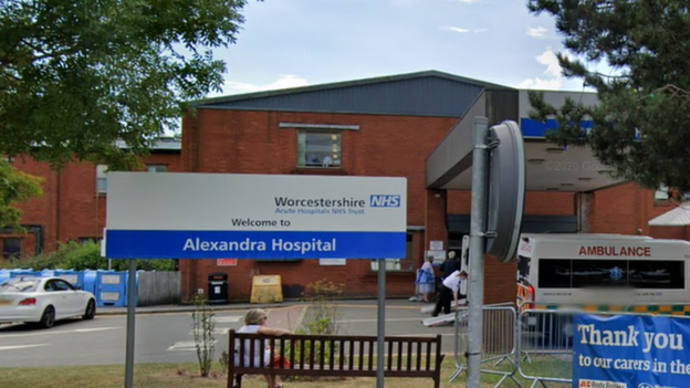 New operating theatres open at Redditch's Alexandra Hospital - BBC News