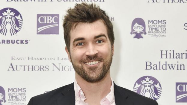 Dan Mallory: Best-selling author lied about having cancer - BBC News