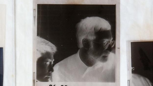 Ringo Starr mural unveiled at the Beatles' fan spot - BBC News