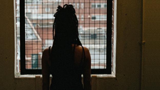 Welsh Music Prize: Indie rock band Adwaith win top award - BBC News