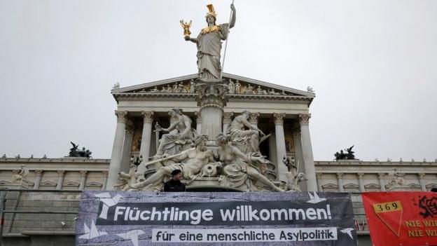 Migrant crisis: Austria passes controversial new asylum law - BBC News
