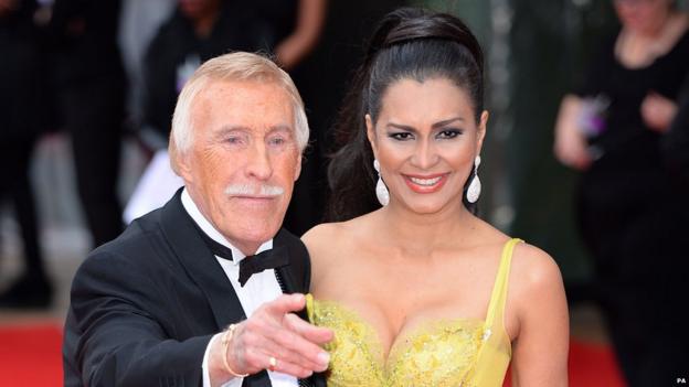 Sir Bruce Forsyth: TV legend dies aged 89 - BBC News