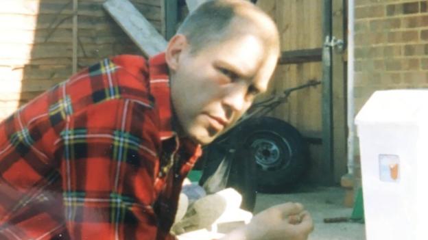 Michael Stone: Murderer to make fresh bid to clear name - BBC News