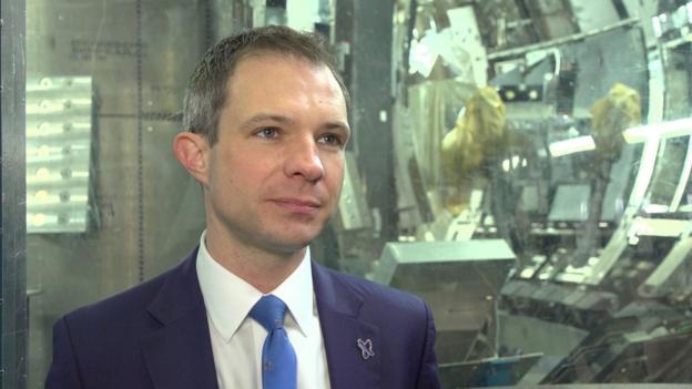 Nuclear fusion reactor decommissioning begins after 40 years - BBC News