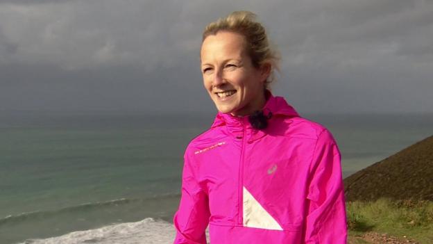 Ultra-marathon runner Julia Davis runs Kullamannen, Sweden - BBC News