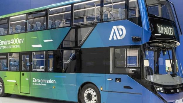 New electric buses for Salisbury and Isle of Wight in £500m deal - BBC News