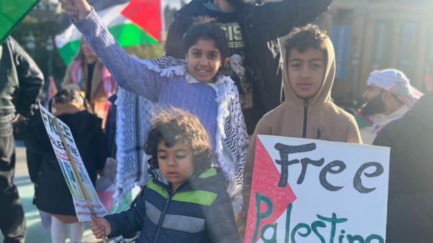 Thousands march in pro-Palestine rallies across Scotland - BBC News