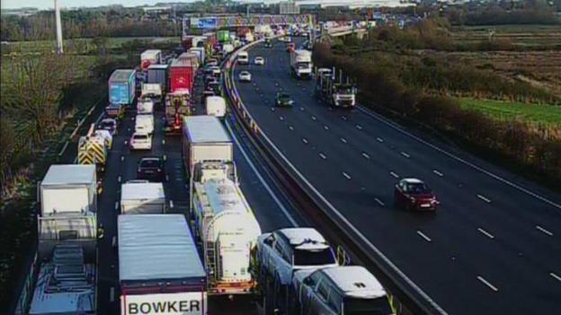 M6 motorway - BBC News