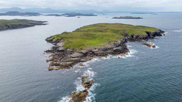 Isle in Highlands' Summer Isles on sale for offers over £500,000 - BBC News