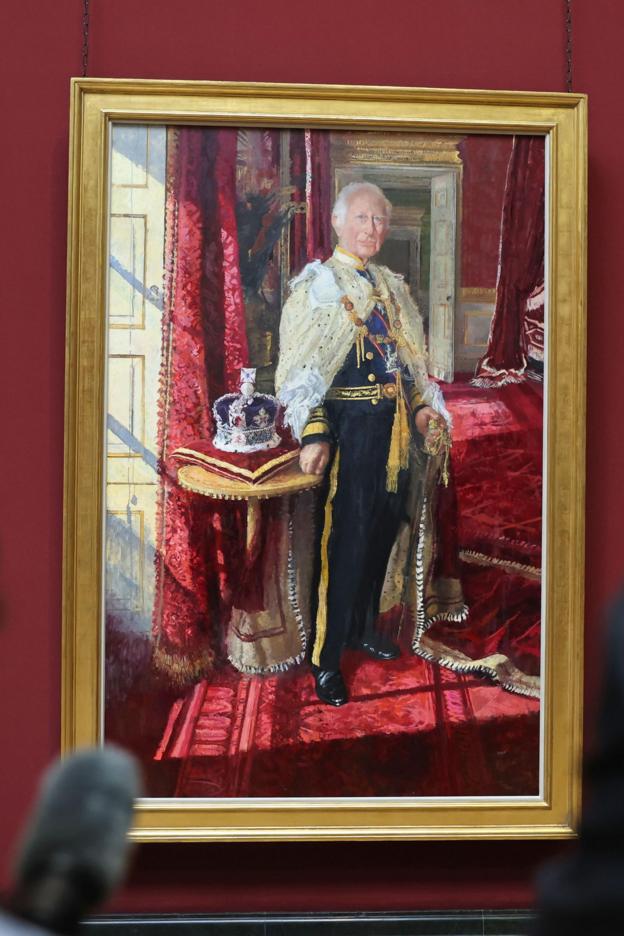 King and Queen unveil Coronation portraits at National Gallery - BBC News