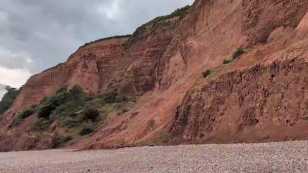 Tonnes of rock to protect crumbling east Devon coastline - BBC News