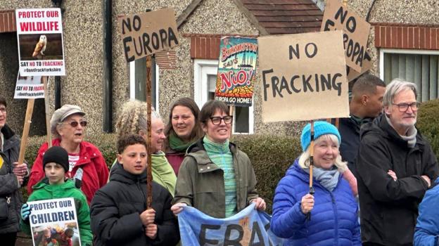 Burniston gas rig plan to be discussed by councillors - BBC News