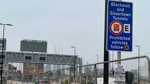 Silvertown Tunnel is tackling chronic congestion, says TfL - BBC News