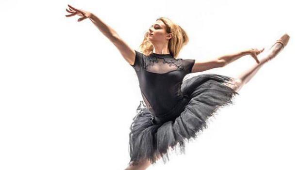 Top ballet awards are childhood dream, says Tring dancer - BBC News
