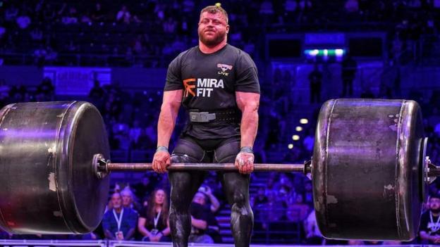 'I won World's Strongest Woman after having two children' - BBC News
