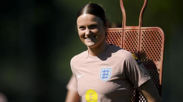 Ruby Mace: England midfielder joins Everton in club record deal - BBC Sport