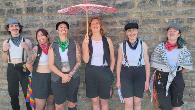 England's Morris dancers drive inclusive revival of tradition - BBC News