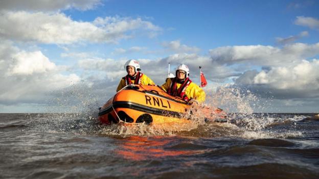 RNLI warning as warm spell sees rise in call-outs on east coast - BBC News