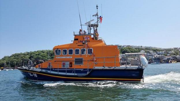 Fowey RNLI to bid farewell to lifesaving lifeboat after 29 years - BBC News