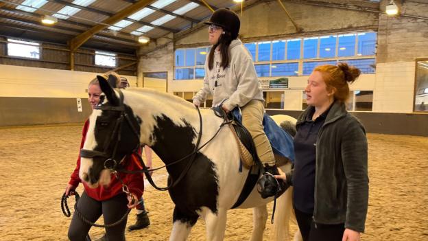 Horse helps disabled riders in memory of Leeds councillor - BBC News