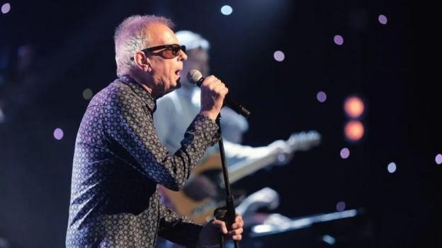 Y canwr Geraint Jarman wedi marw yn 74 oed - BBC Cymru Fyw