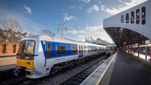 Chiltern Railways unveils new train carriages - BBC News