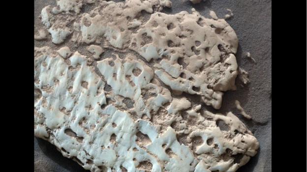 Curiosity: Nasa rover finds rare crystals on Mars - BBC Newsround