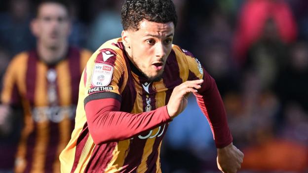 Tyler Smith: Barrow sign Bradford City forward on loan - BBC Sport