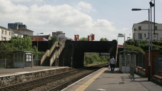 Lawrence Hill rail station to become step free with new lift - BBC News