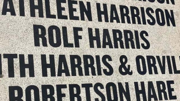 Blackpool's Comedy Carpet artist won't remove disgraced names - BBC News
