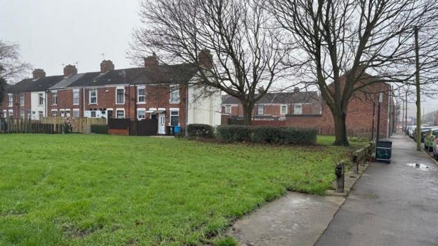The Hull bomb sites hiding in plain view - BBC News