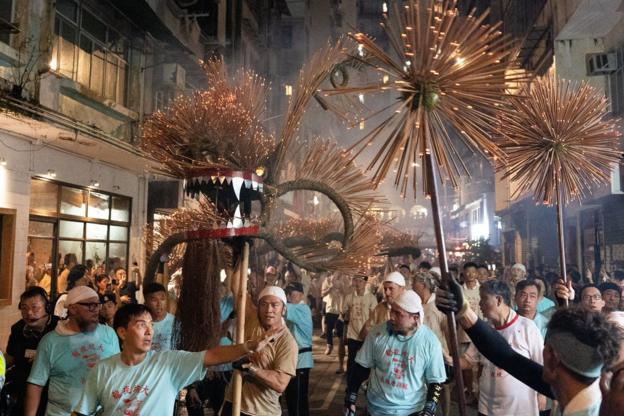 Mid-Autumn Festival: What is it and how is it celebrated? - BBC Newsround