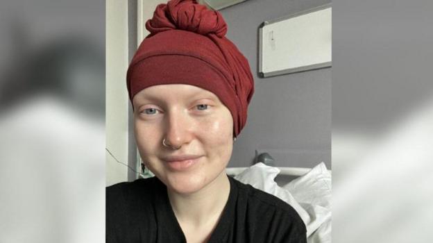 Watford singer stars in short film about her cancer journey - BBC News