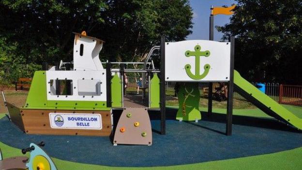 Accessible play area opens for SEND children in Goring - BBC News