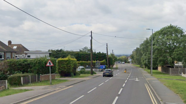 Benfleet hit and run investigation after woman dies - BBC News