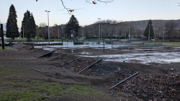 Pontypridd residents angry after Storm Bert causes flooding - BBC News