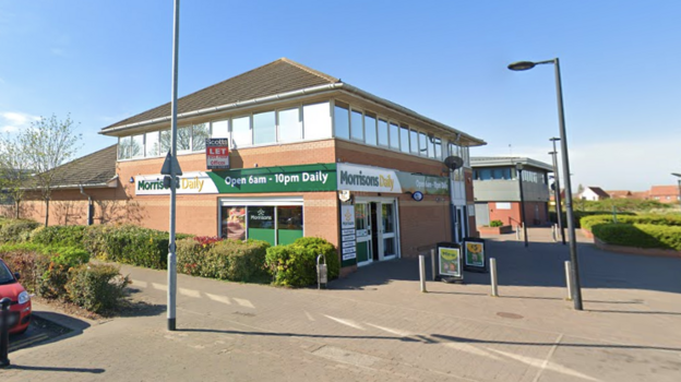 Morrison staff attacked in Hull robbery - BBC News